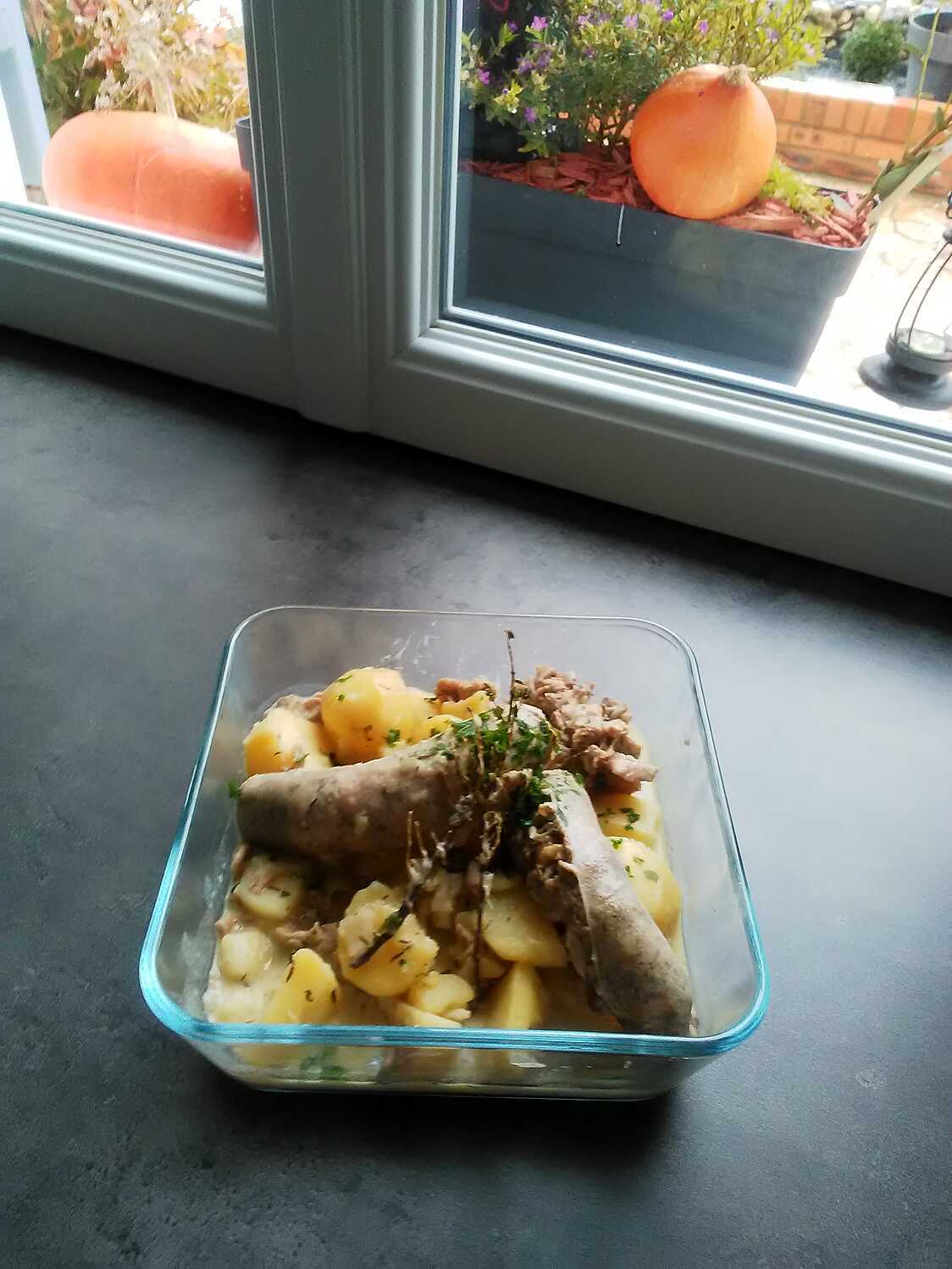 Recette d'Andouillettes de canard mijotées au vin blanc et pommes de ...