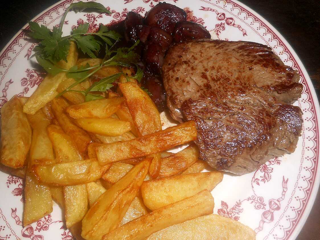 Recette de Pavé de filet de boeuf aux échalotes confites au vin rouge