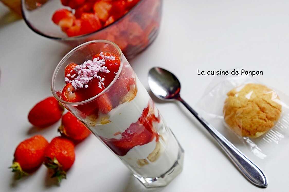 Recette de Verrine rouge et blanche, fraise et yaourt