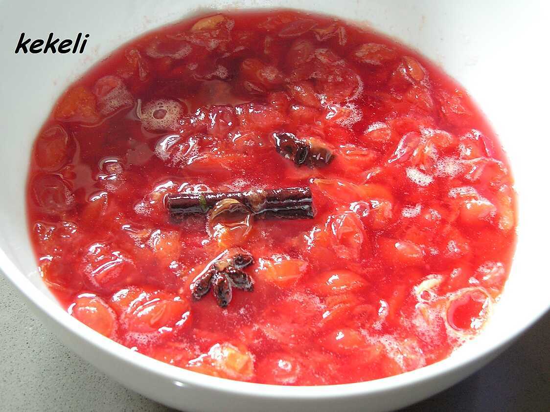 Recette de Compote de prunes à la cannelle et à la badiane
