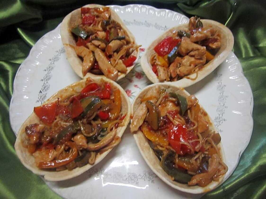 Recette de Panadillas garnis d'émincés de poulet et légumes du soleil ...