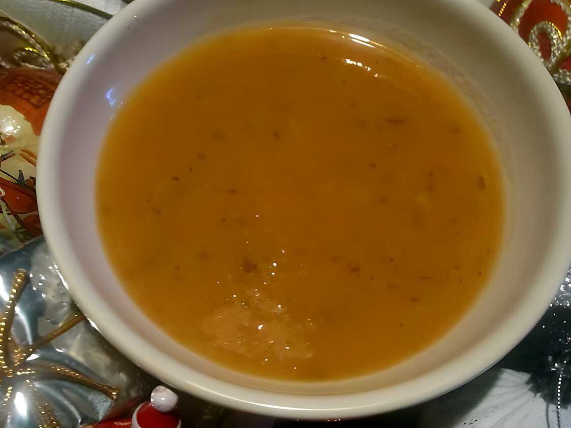 Recette de Soupe aux tomates et pommes de terre.
