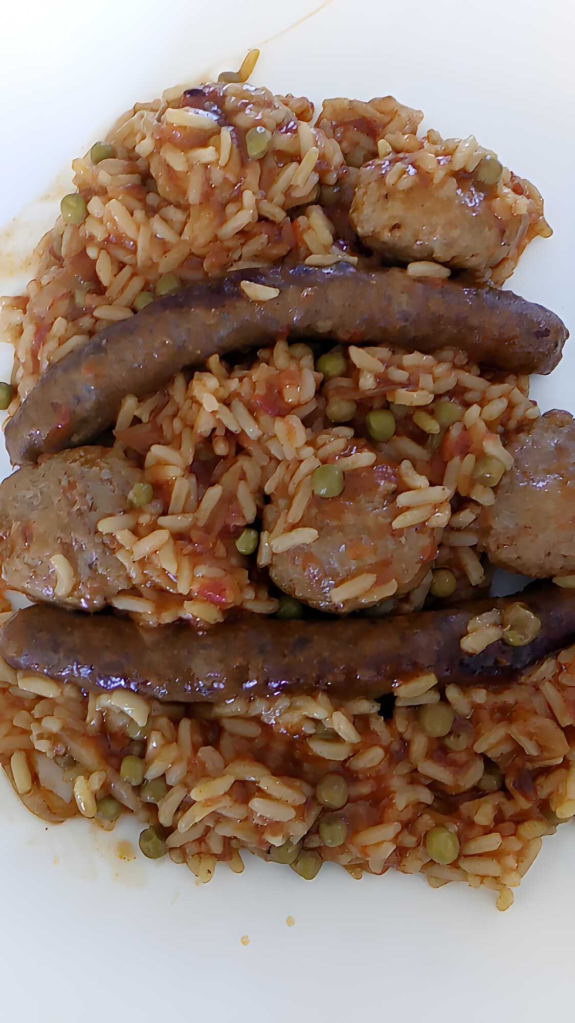 Recette de Boulettes et merguez d'agneau sur riz et petits pois