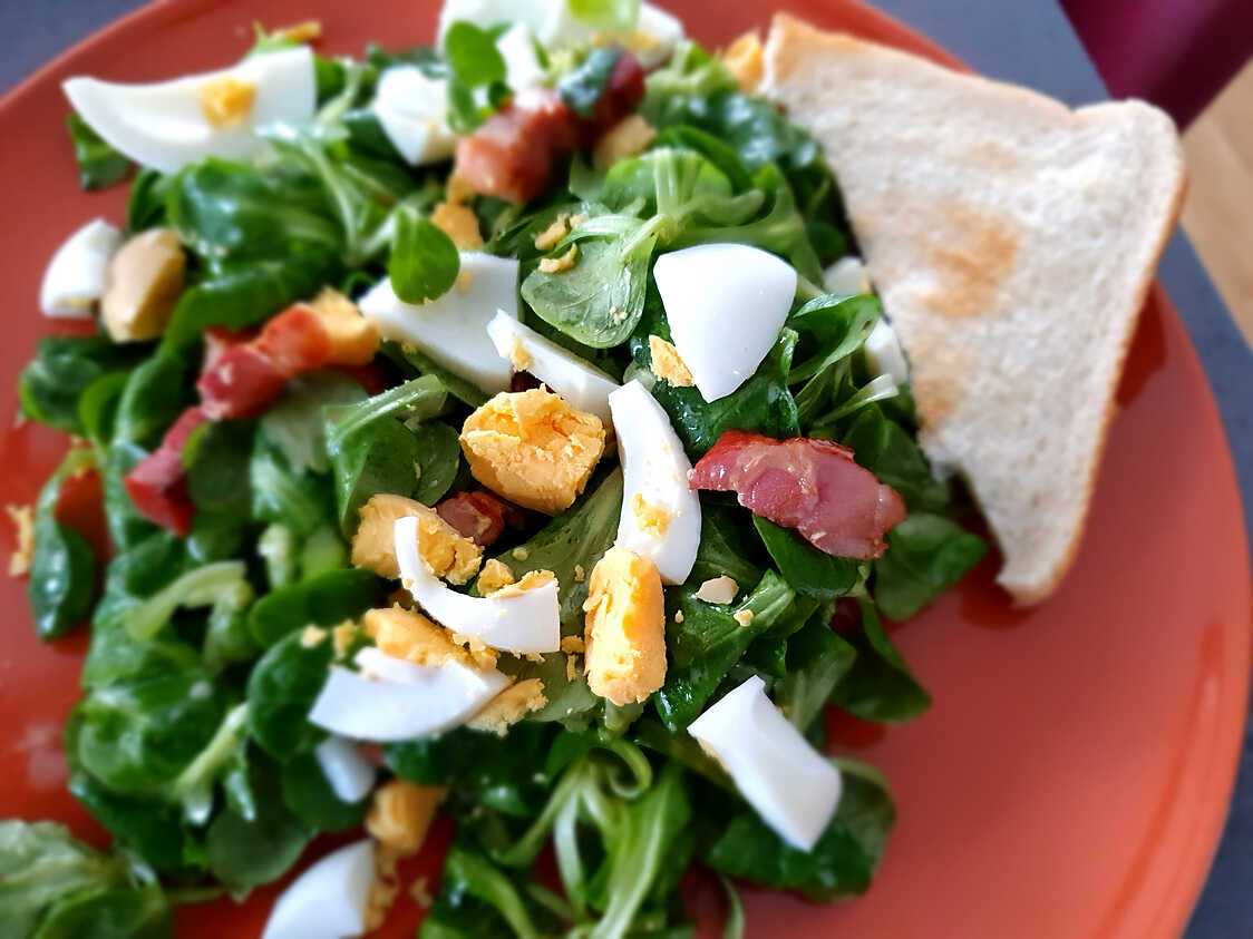 Recette de Salade De Mâche (rampons ,doucette) Aux Lardons et Oeufs dur