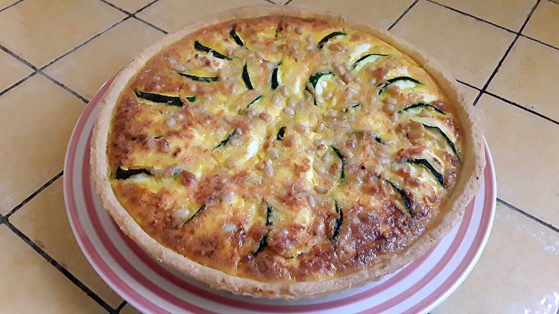 Recette de Quiche courgettes chèvre pignons de pin au thermomix