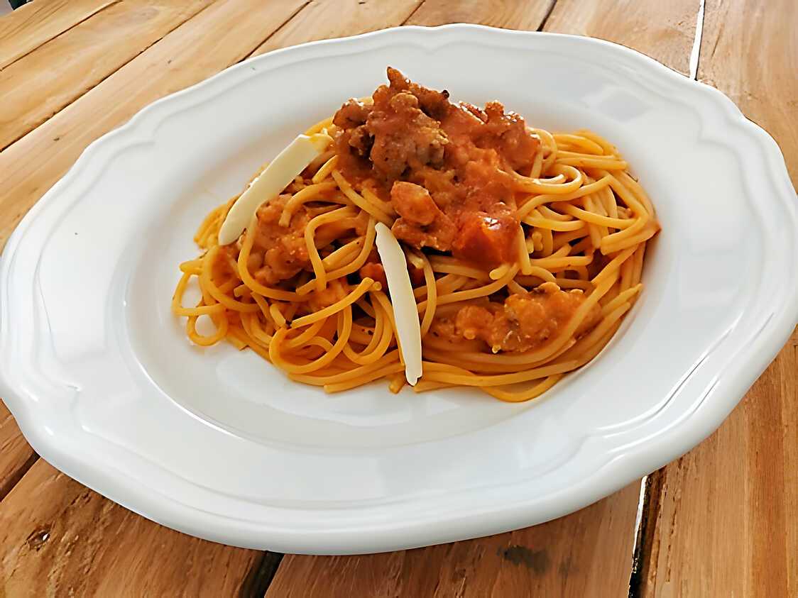 Recette de Spaghetti au ragoût à la tomate, mozzarella (recette de ...