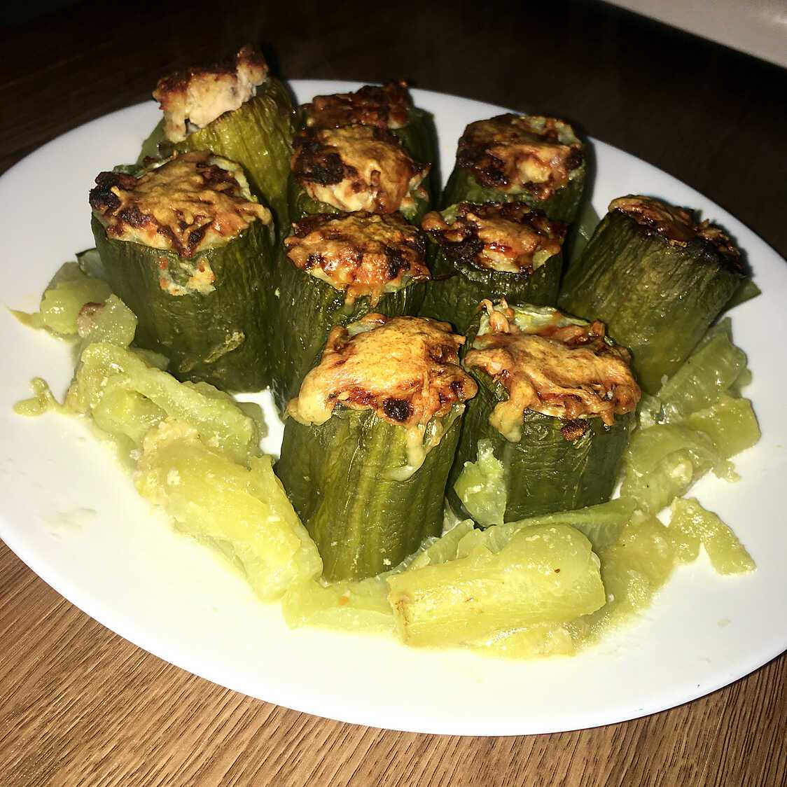 Recette de Concombre farci au poulet et au fromage blanc