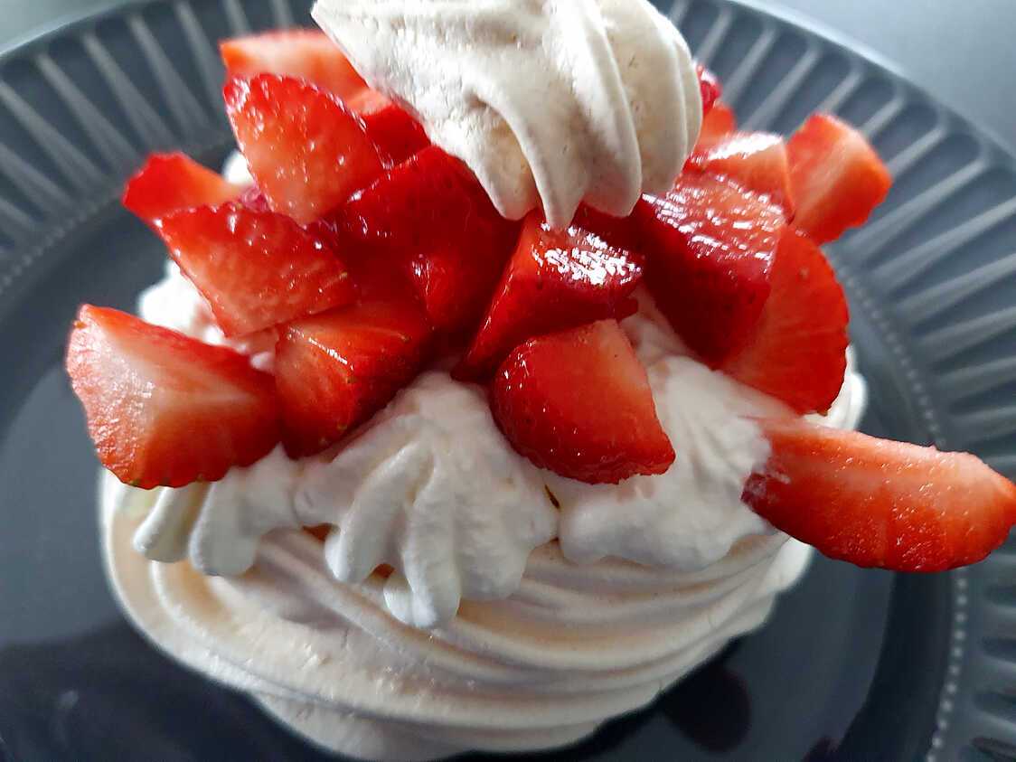 Recette de Pavlova aux fraises (Sur cette base d’autres fruits sont ...