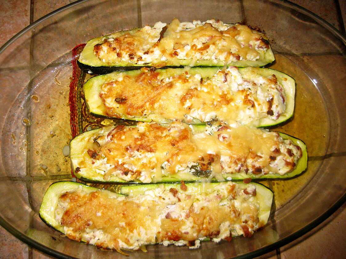 Recette de Courgettes farcies à la ricotta et aux lardons