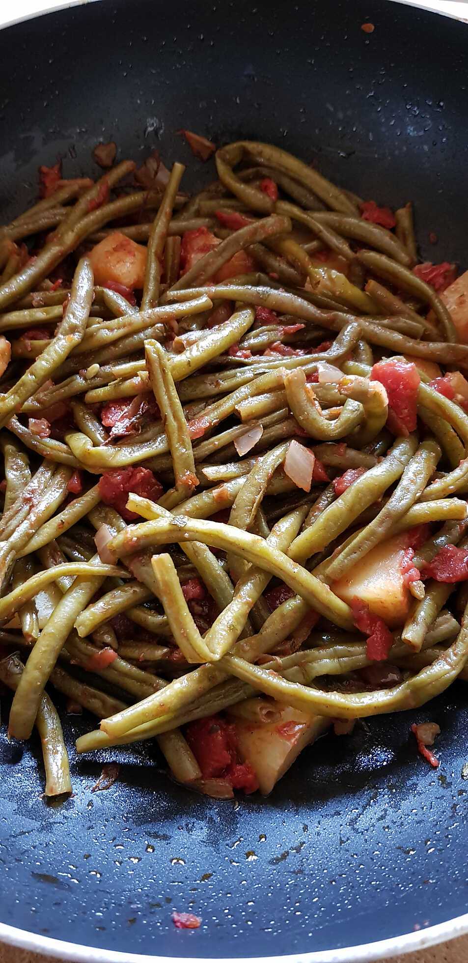 Recette de Haricots verts aux tomates et aux pommes de terre
