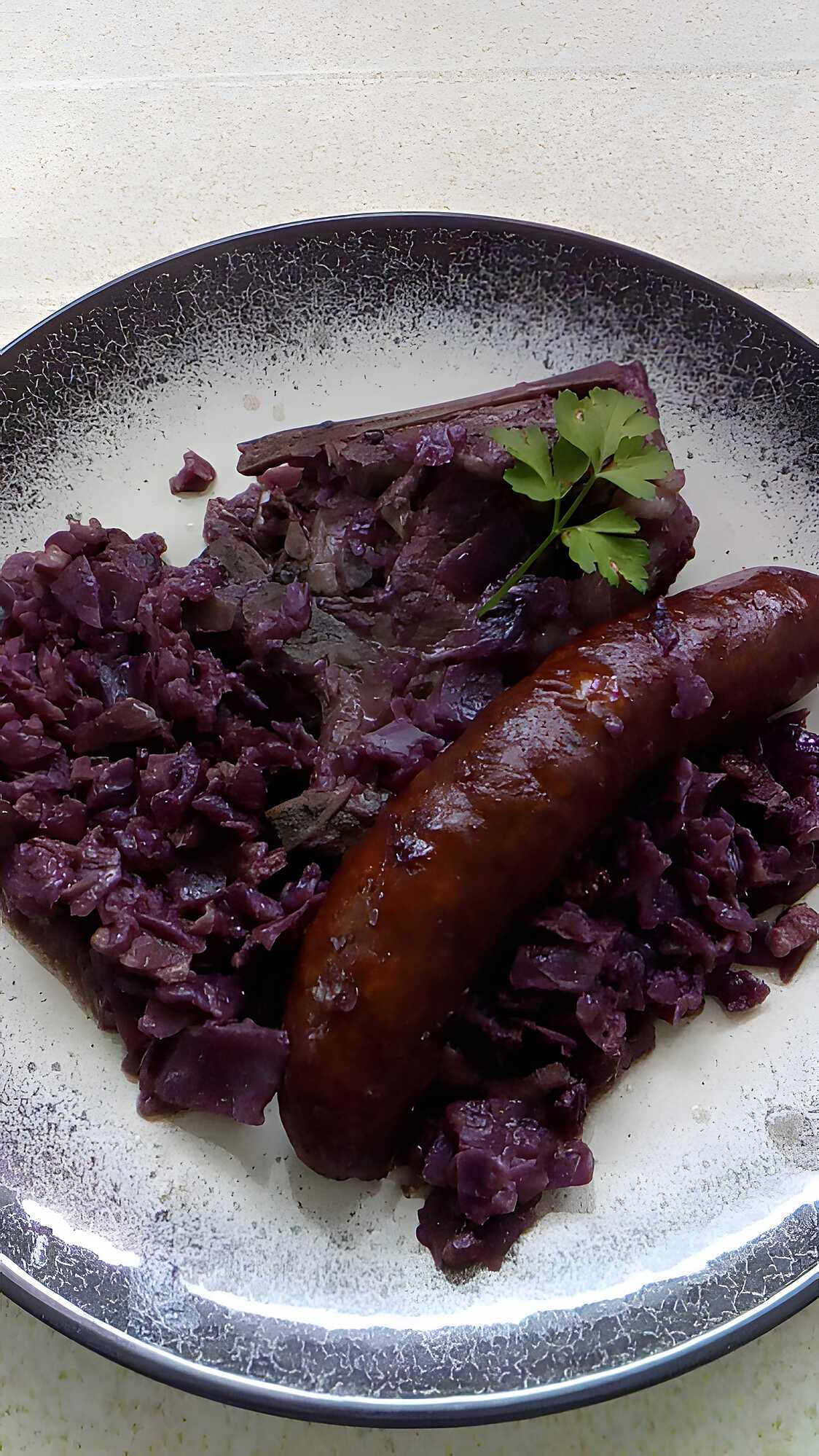 Recette de Choux rouge au cte de porc saucisse fumé au cookéo