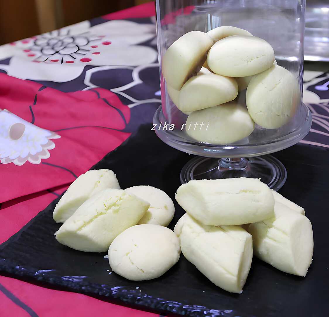 Recette d'AUTHENTIQUE GHRAÏBA TRADITIONNELLE BÔNOISE