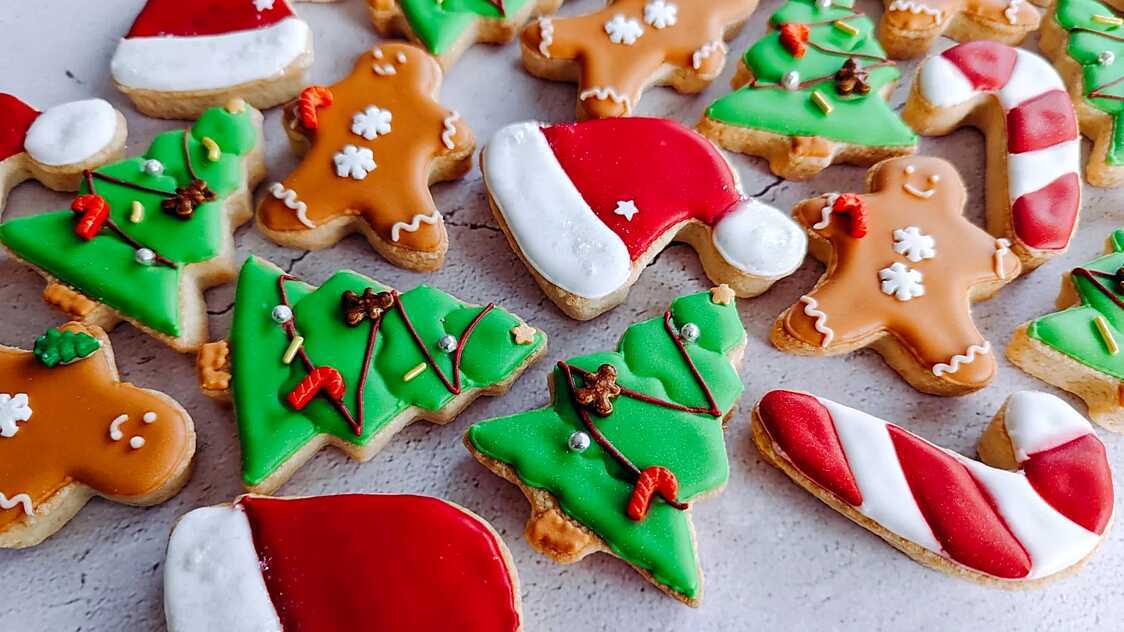 Recette de Biscuits de Noël à décorer avec du glaçage