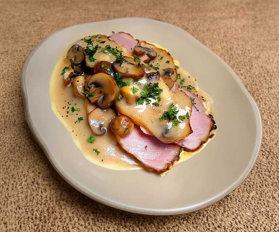 Recette de Jambon sauce madère et champignons