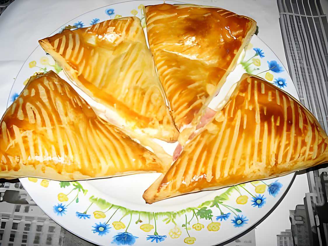 Recette de Feuilleter au fromage-jambon-creme fraiche