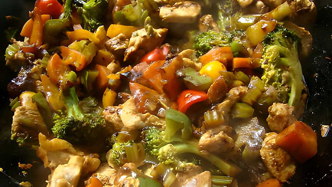 Recette de Sauté de poulet et légumes à l'aigre-doux