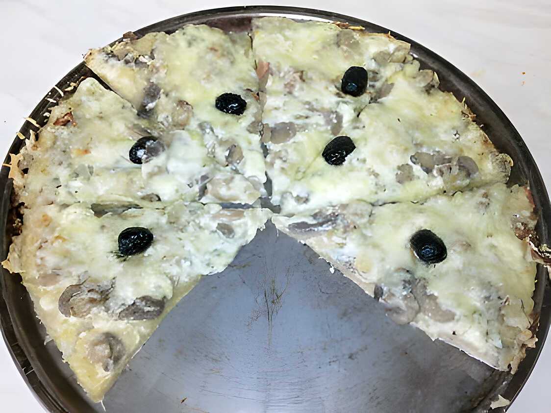 Recette de Pizza champignon bleu moutarde par buzzedene