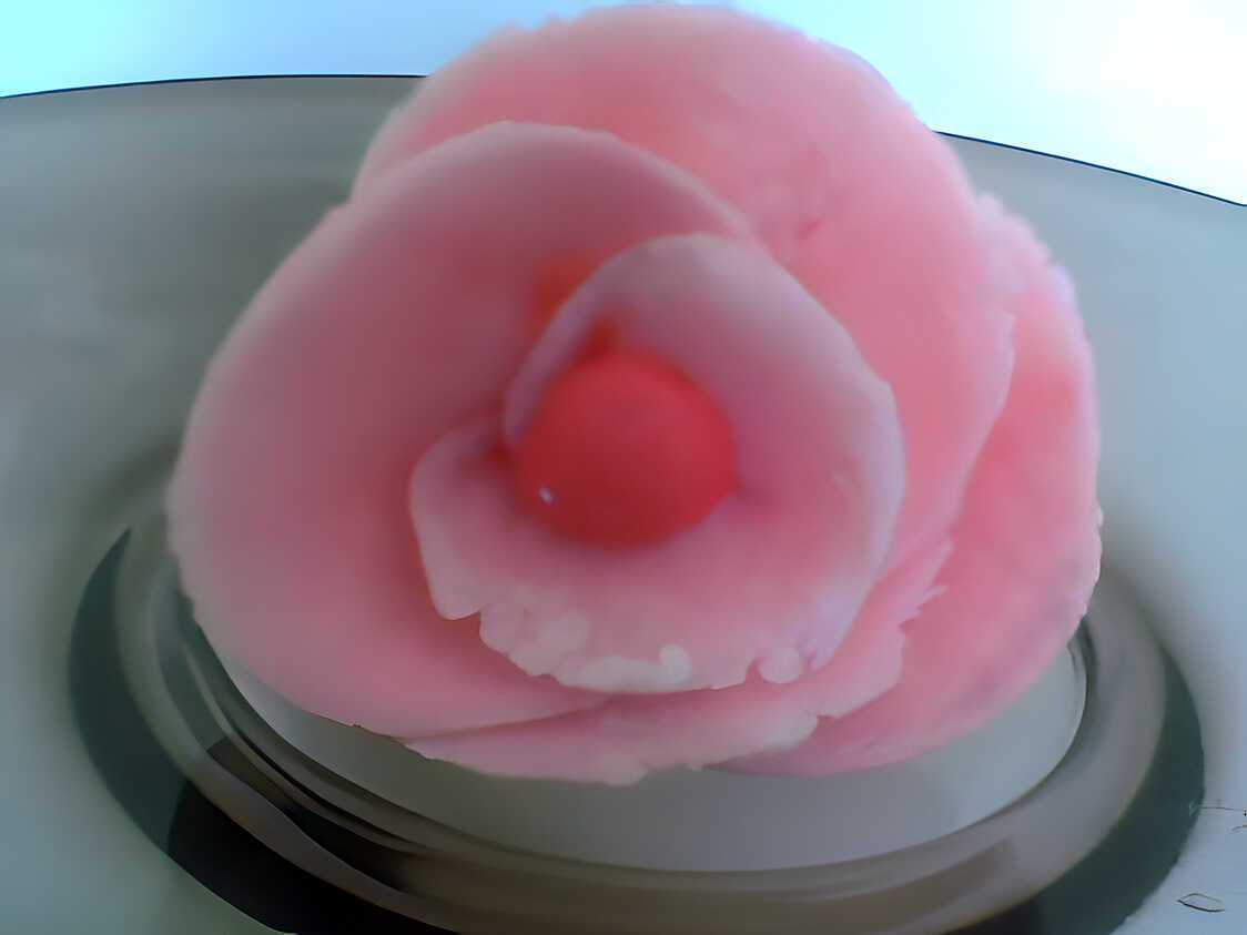Recette de Rose en pâte à sucre à manger (miam, miam)