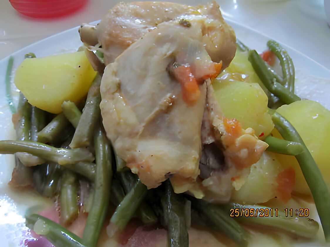 Recette de POULET ET HARICOTS VERT EN SAUCE ROUGE