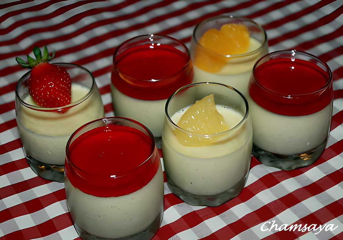 Recette de Panna cotta vanillée et son coulis de fraises