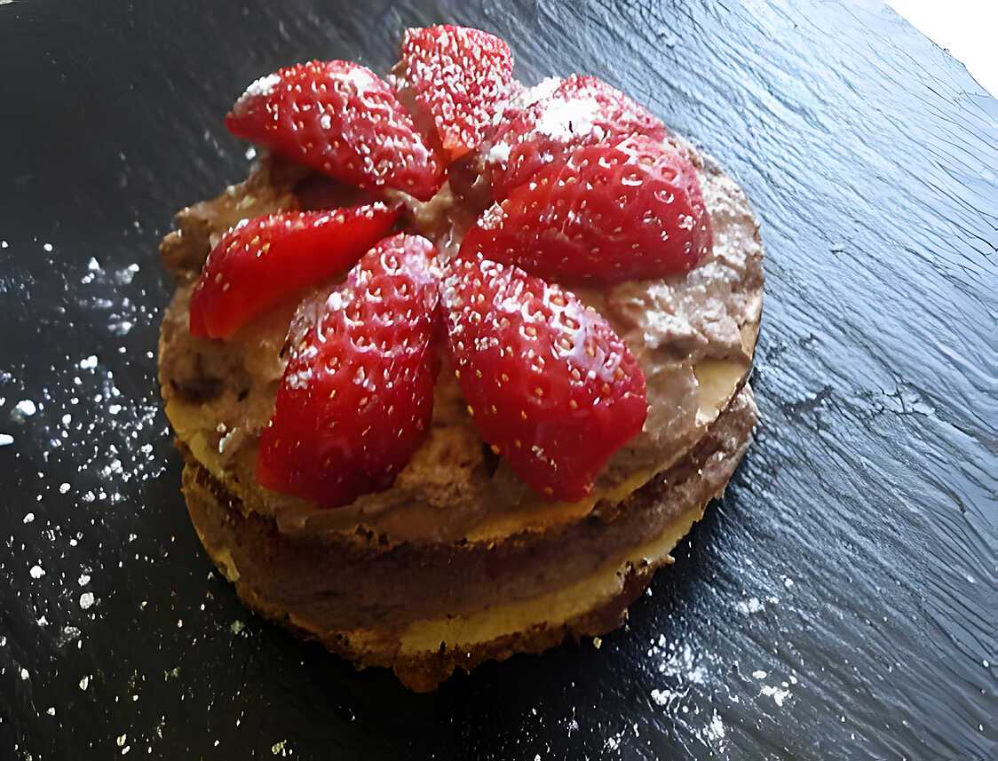 Recette de MERINGUE A LA NOISETTE ET CHANTILLY CHOCOLAT AUX FRAISES