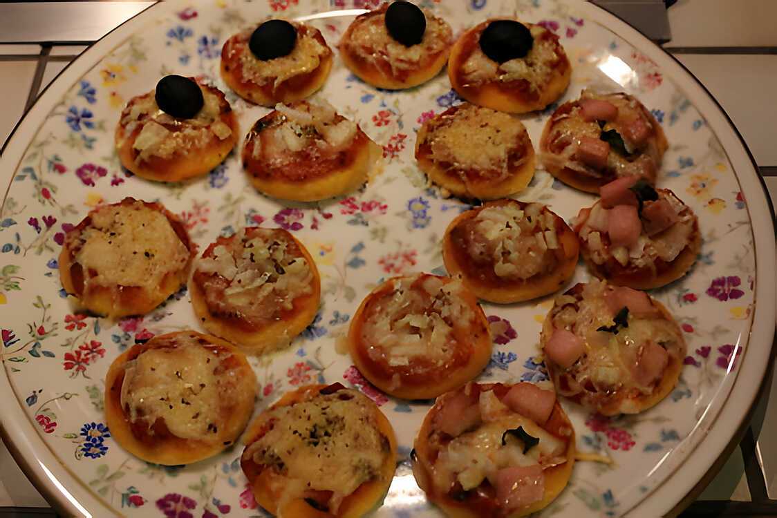 Recette de Les minis pizzas appéritives de Ludivine