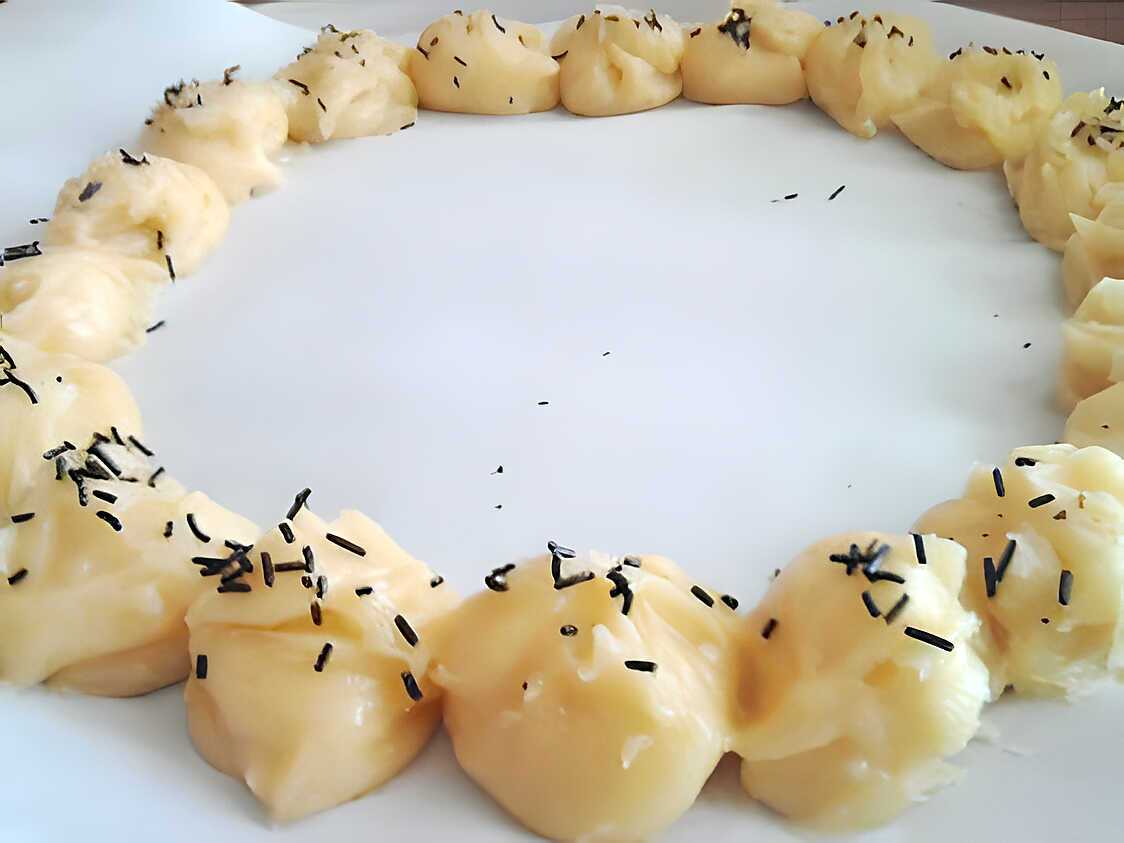 Recette de Couronne de pâte à choux parfumée au citron et vermicelle ...