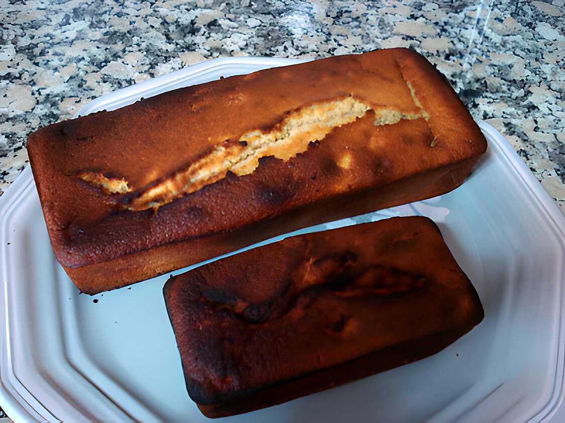 Recette de CAKE FONDANT A LA POMME