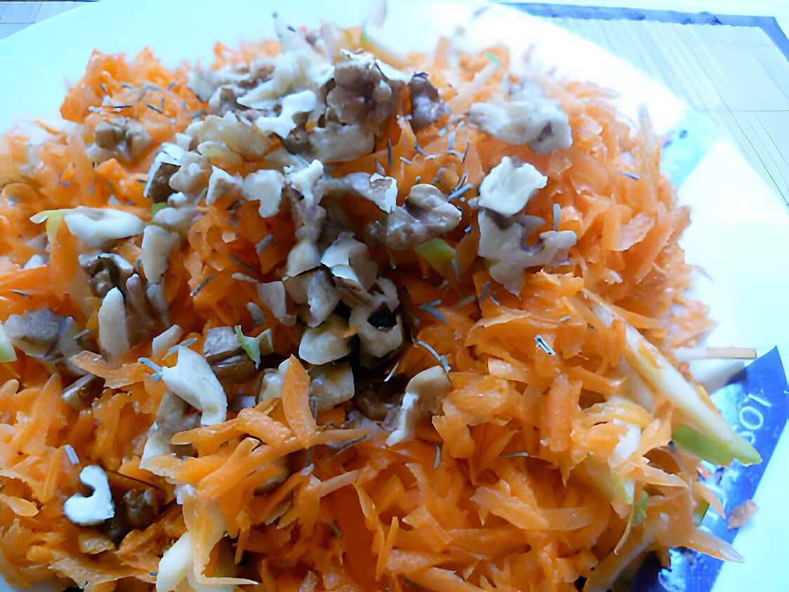 Recette d'Émincé de carottes aux pommes et noix