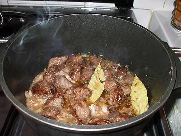 Recette de " Guisado de carne al Jerez".... ( Viande en sauce....)