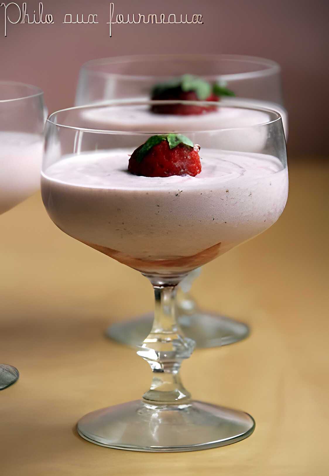 Recette de Mousse aux fraises à la ricotta vanillée & aux zestes de citron