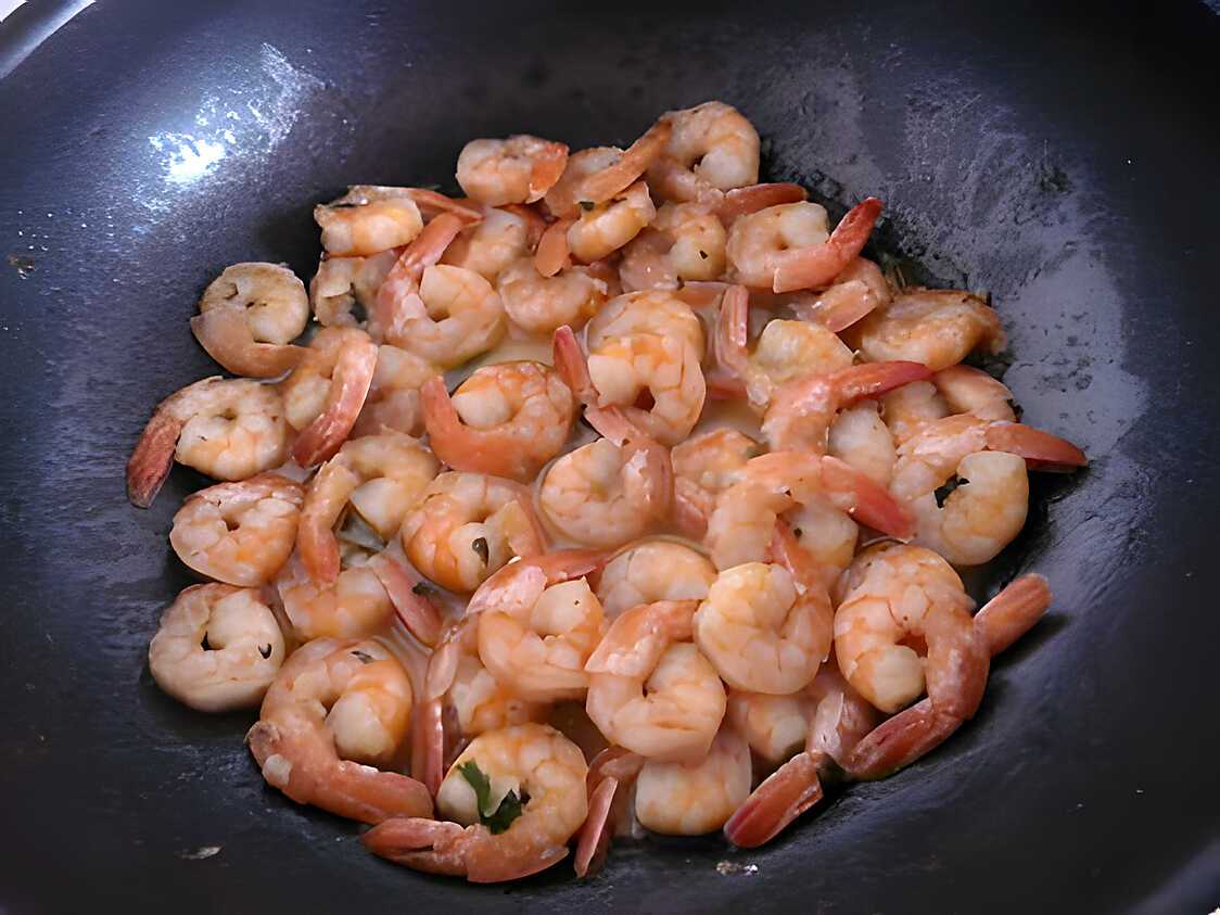Recette de Poêlée de crevettes provençales flambées au wishky