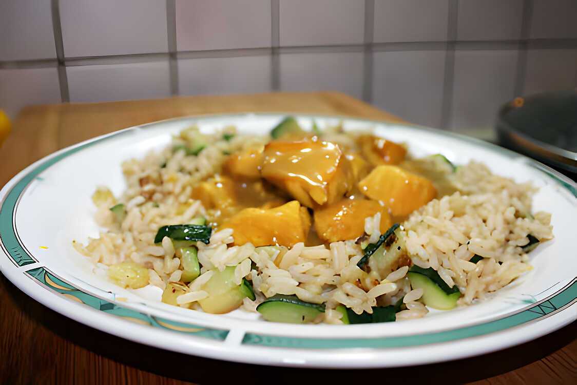 Recette d'Emincé de poulet au curry, riz express aux courgettes