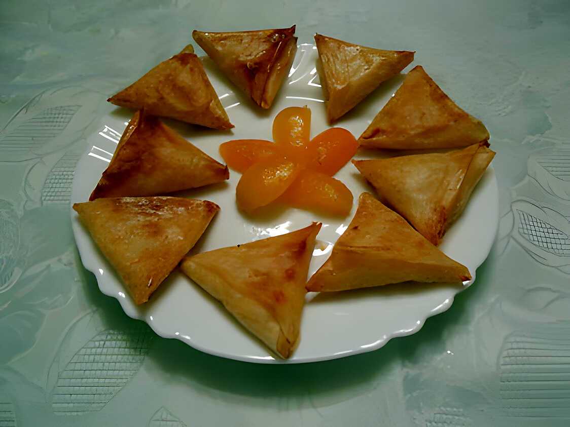 Recette de Samoussas farcis aux abricots et à la poudre d'amande.