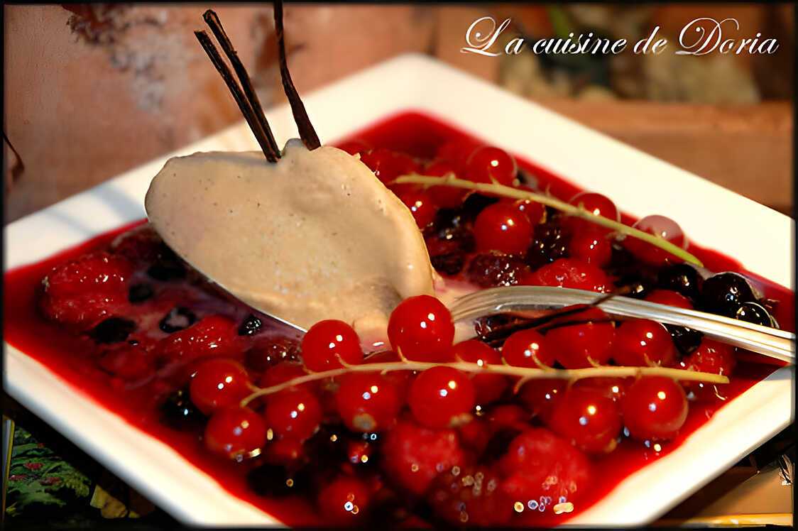 Recette de Glace à la vanille et sa nage de fruits rouges