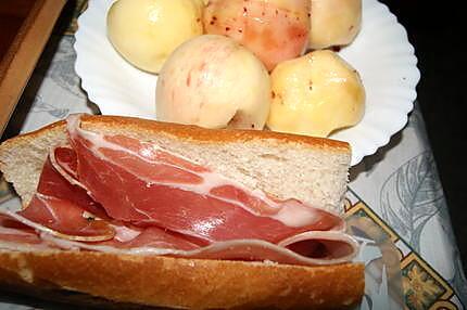 Recette de Sandwich jambon cru et pêche