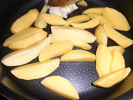 Recette de RAGOUT DE POMMES DE TERRE MERGUEZ ET OEUFS